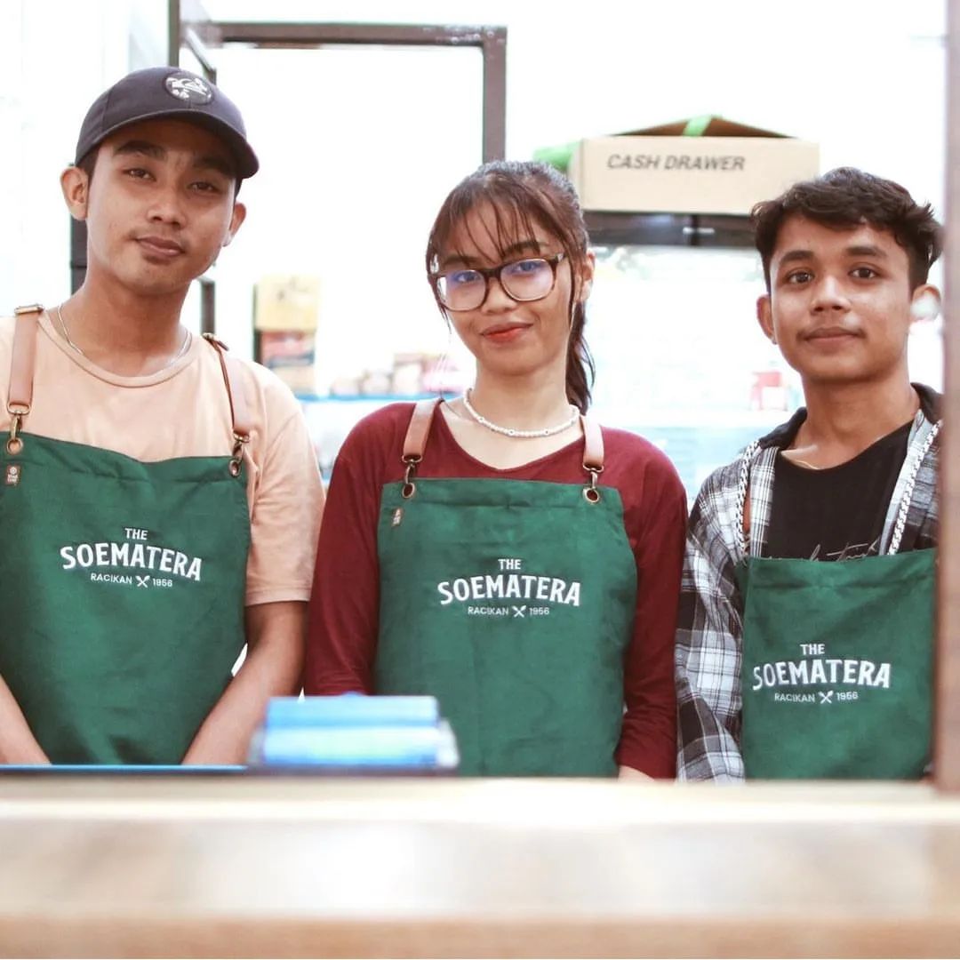 Celemek Berkelas: Menciptakan Identitas Merek Melalui Logo Custom ...