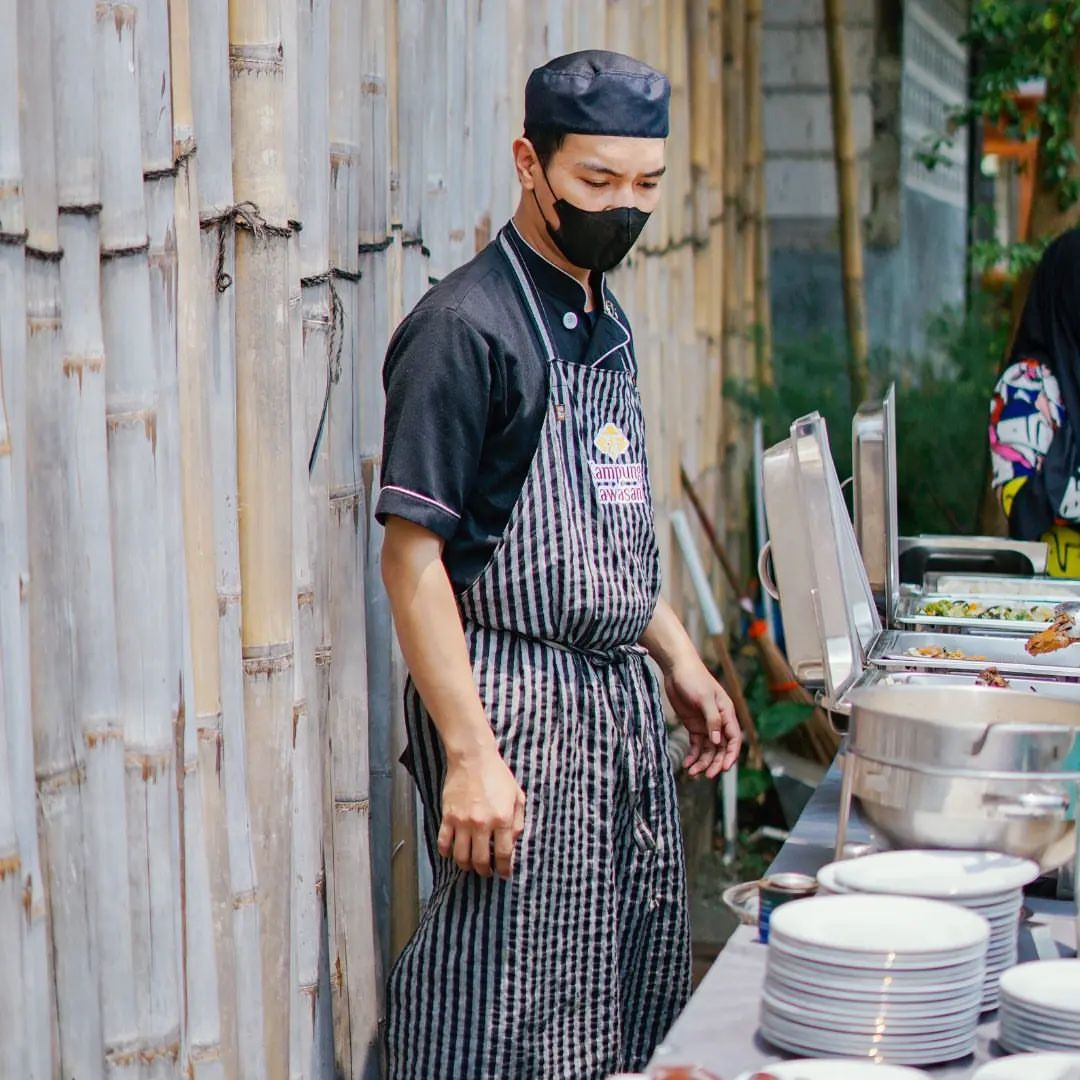 Mengapa Penting Menggunakan Apron Saat Memasak Roti? - Woodcrafy Official